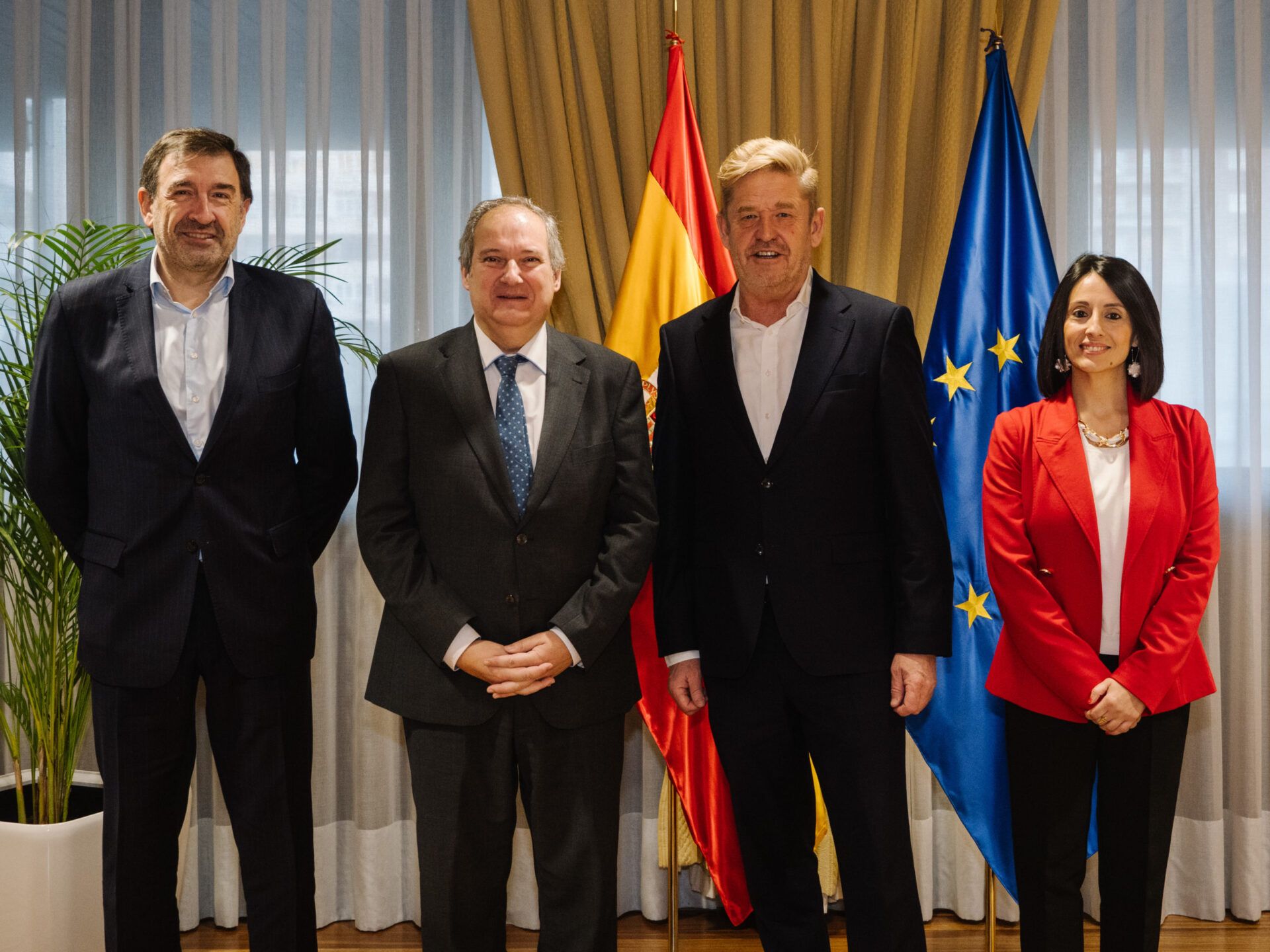 La ANFAC plantea suprimir el IVA para los coches eléctricos